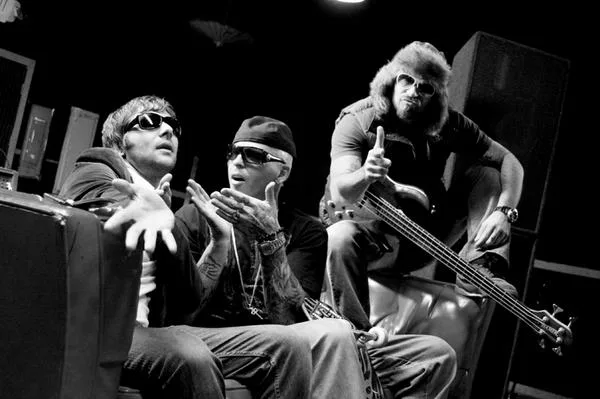 The Gauntlet - Taintstick's Cow Fucker Tully blindly reviews metal songs